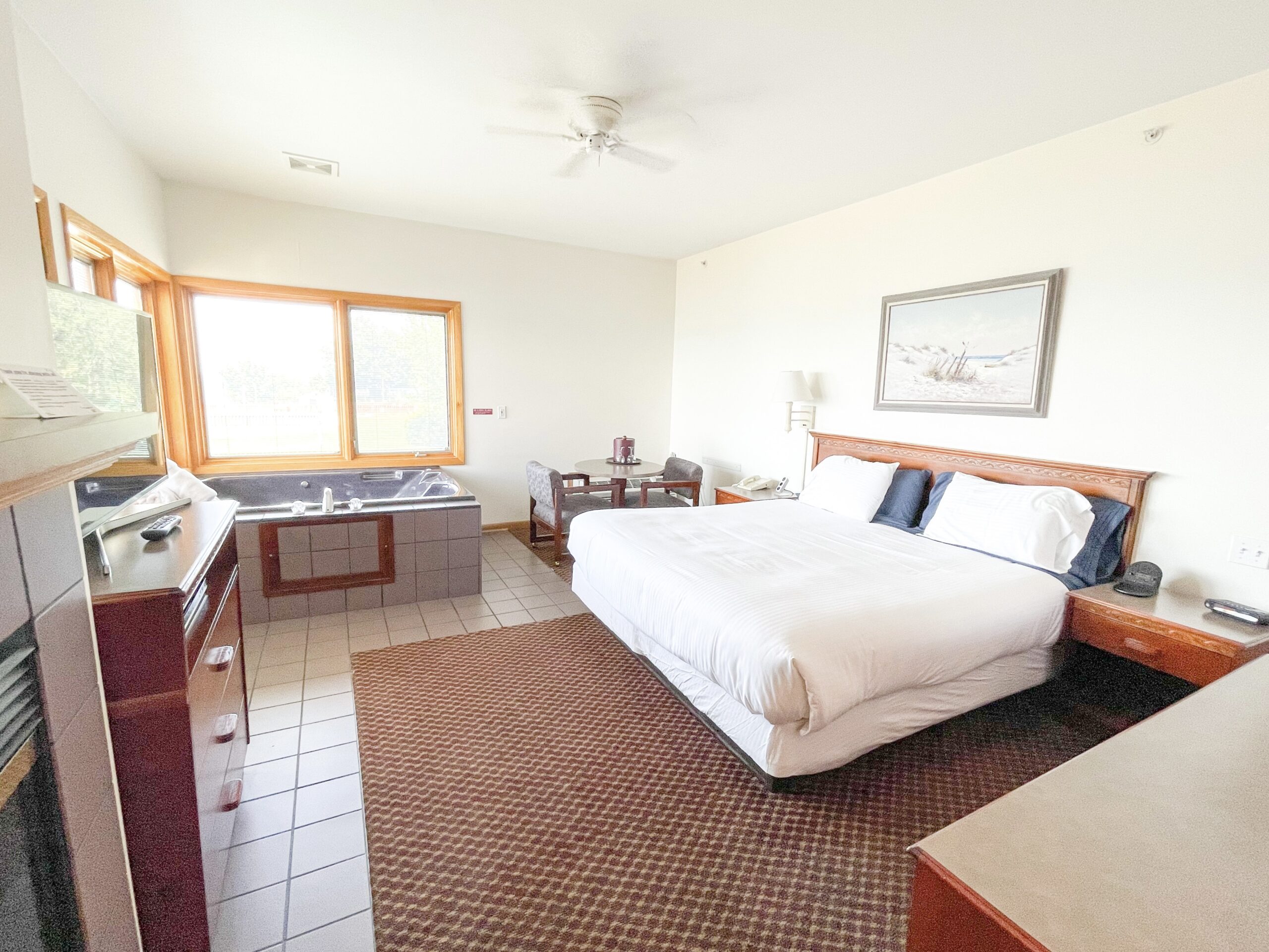 Standard King | Lake Bluff Inn and Suites