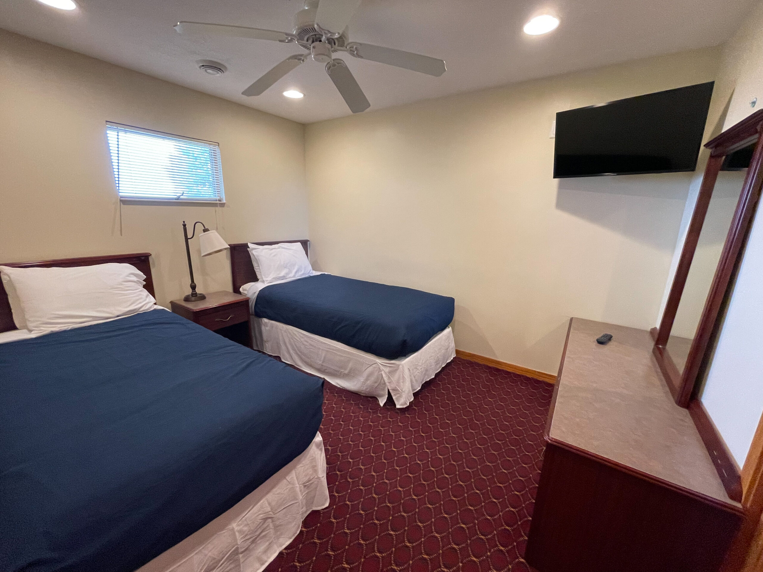 Large Suites | Lake Bluff Inn and Suites
