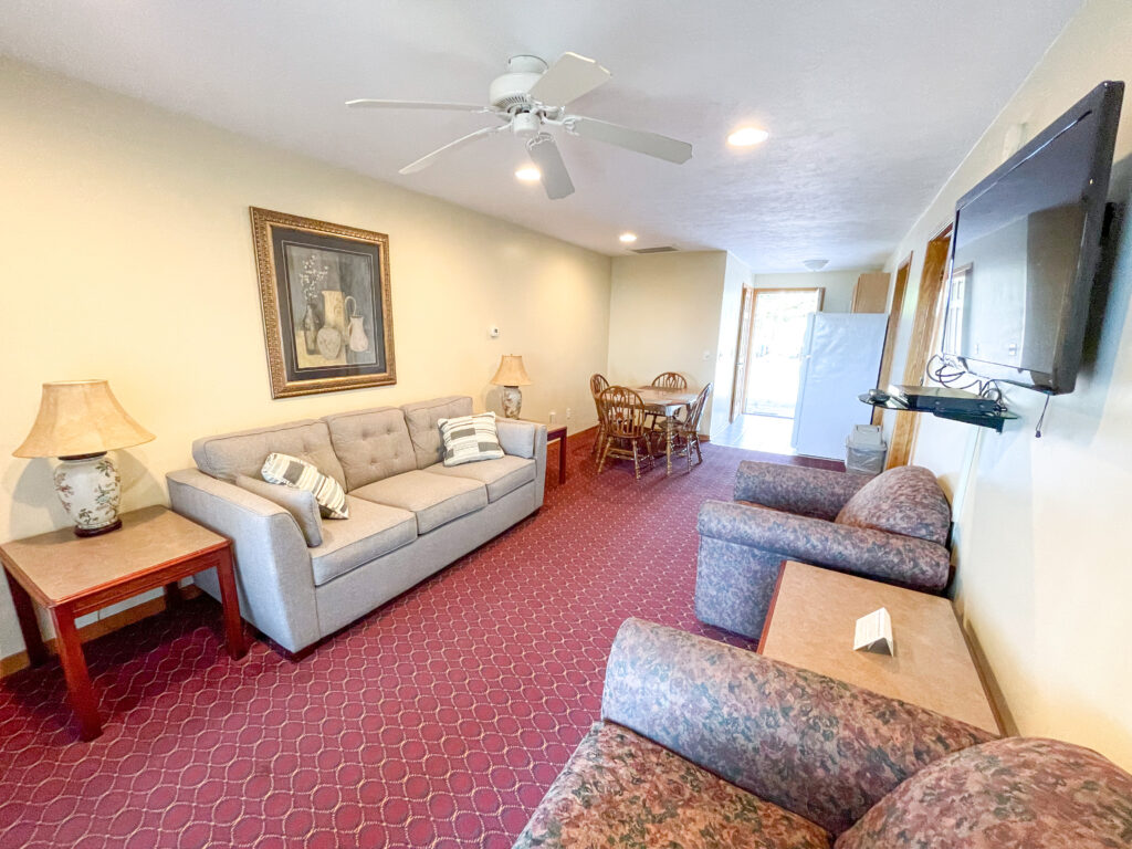 Rooms | Lake Bluff Inn and Suites