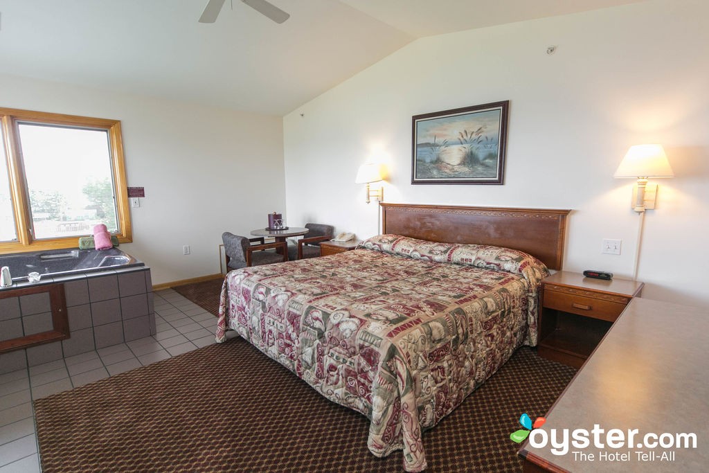 Lake Bluff Inn and Suites